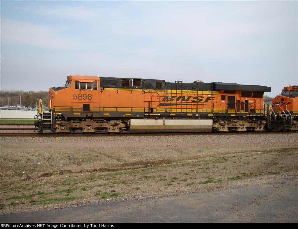 BNSF 5898